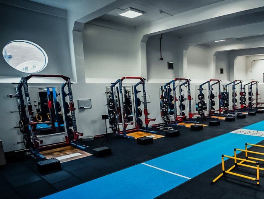 custom turf for crossfit gym _ indoor gym turf _ turf track gym ...